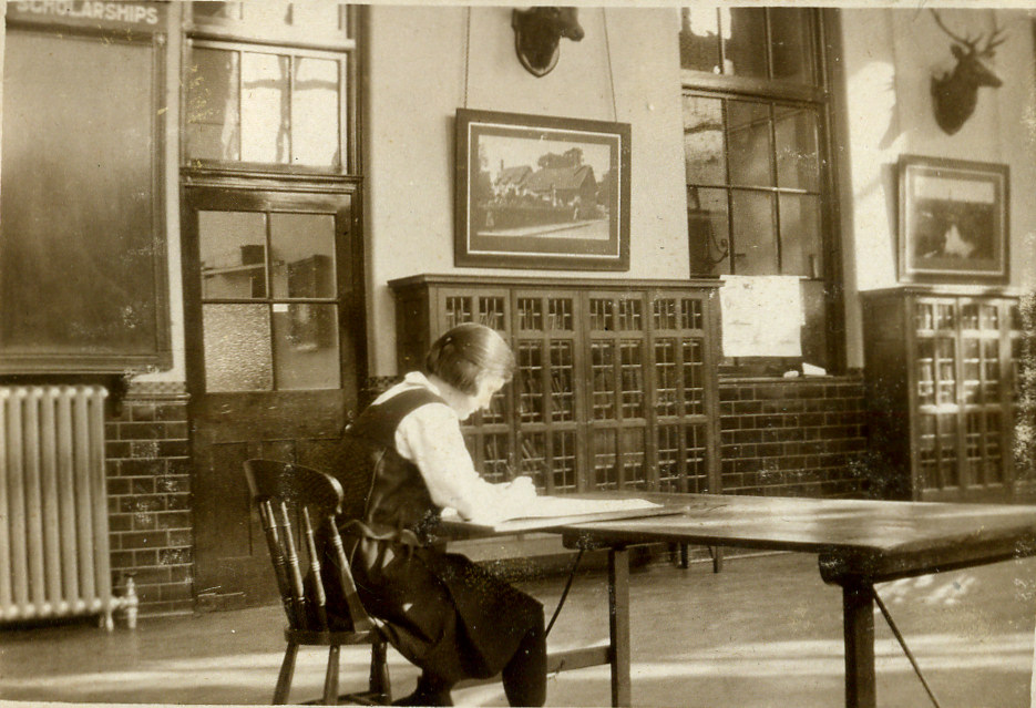 Belper Research Website: Pupils at the Herbert Strutt School in the 1920's