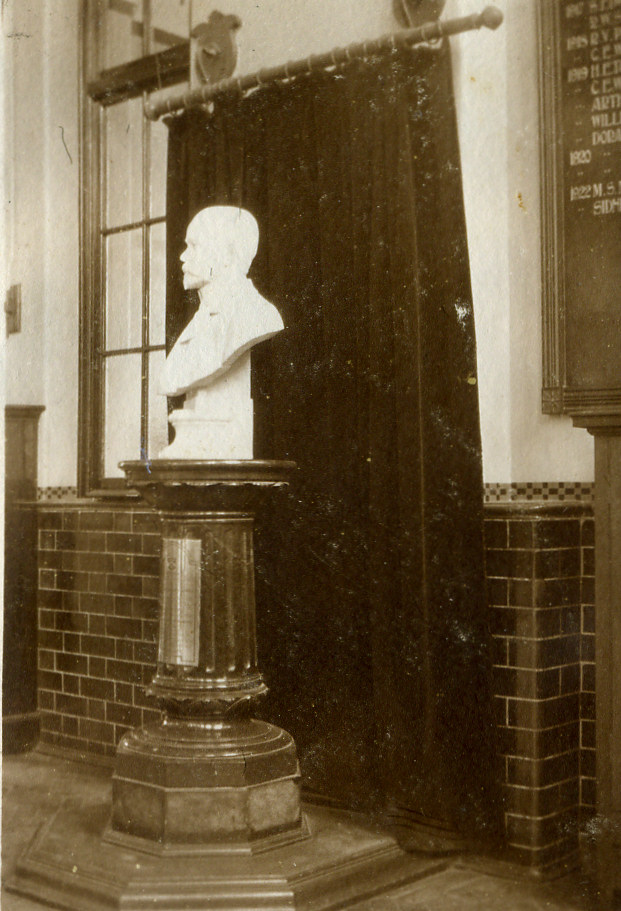 Belper Research Website: Pupils at the Herbert Strutt School in the 1920's